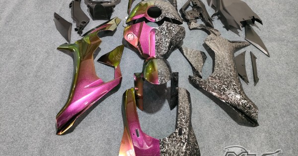 Yamaha YZF R1 Forged Carbon/Chameleon Motorcycle Fairings(2015-2019)